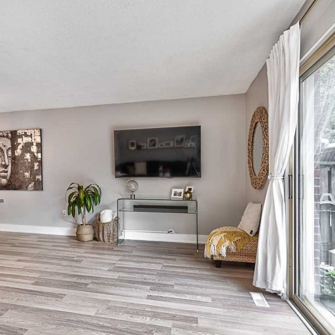 Hillary Lane - Toronto Real Estate Agent